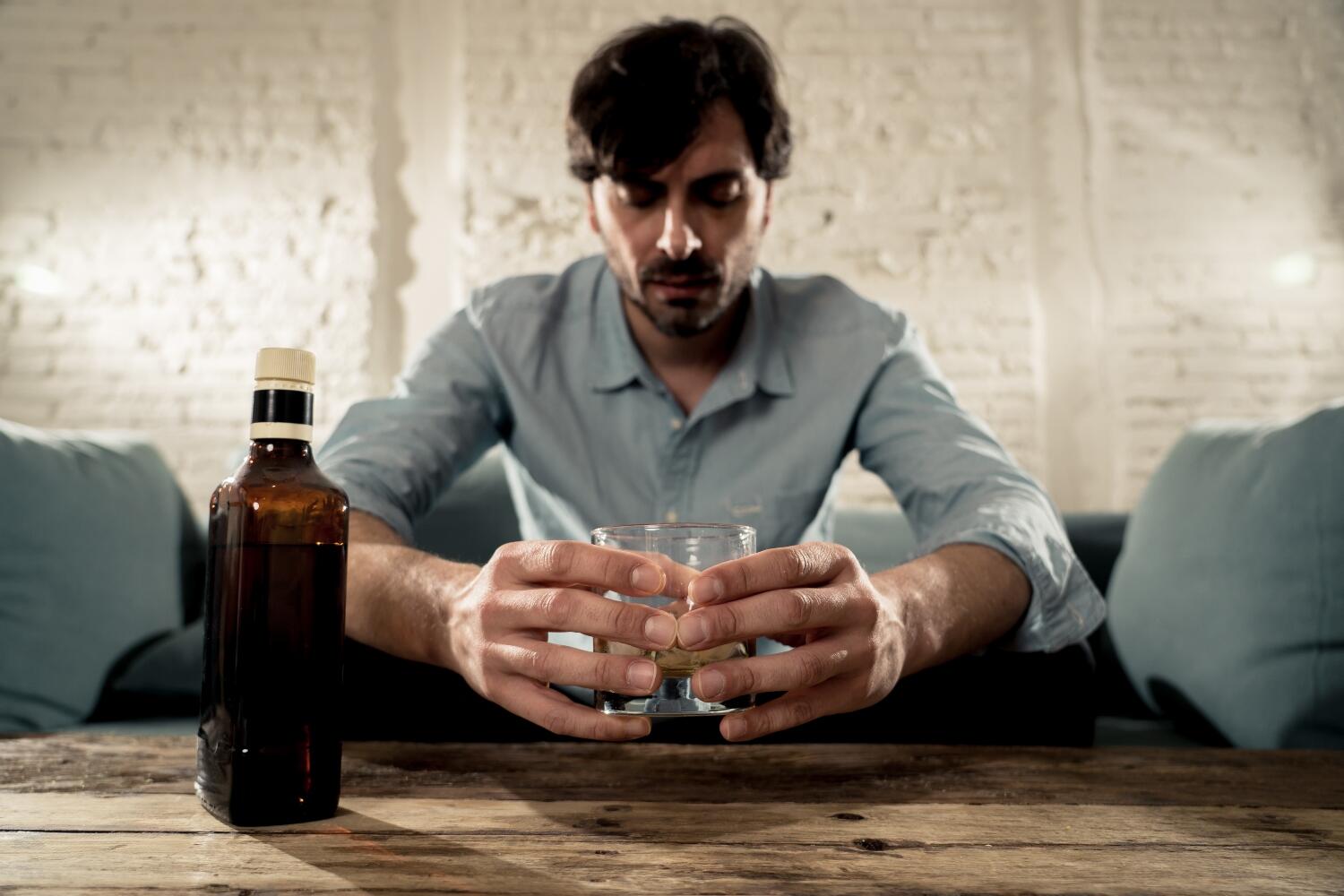 The Signs and Symptoms of Alcohol Addiction – Maui Recovery